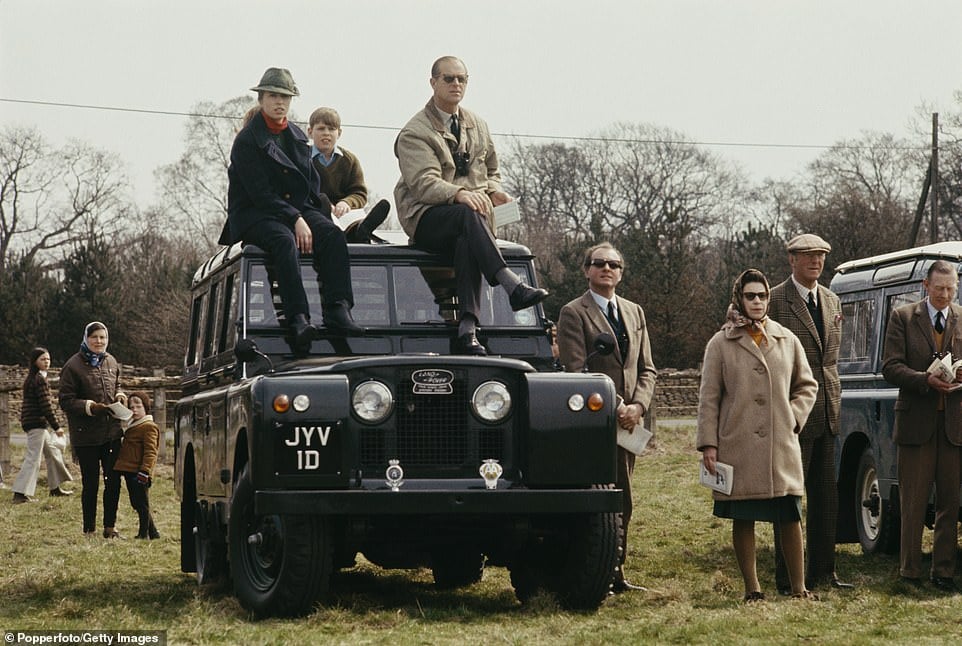 Nouveau Defender - Prince Harry curieux Land Rover
